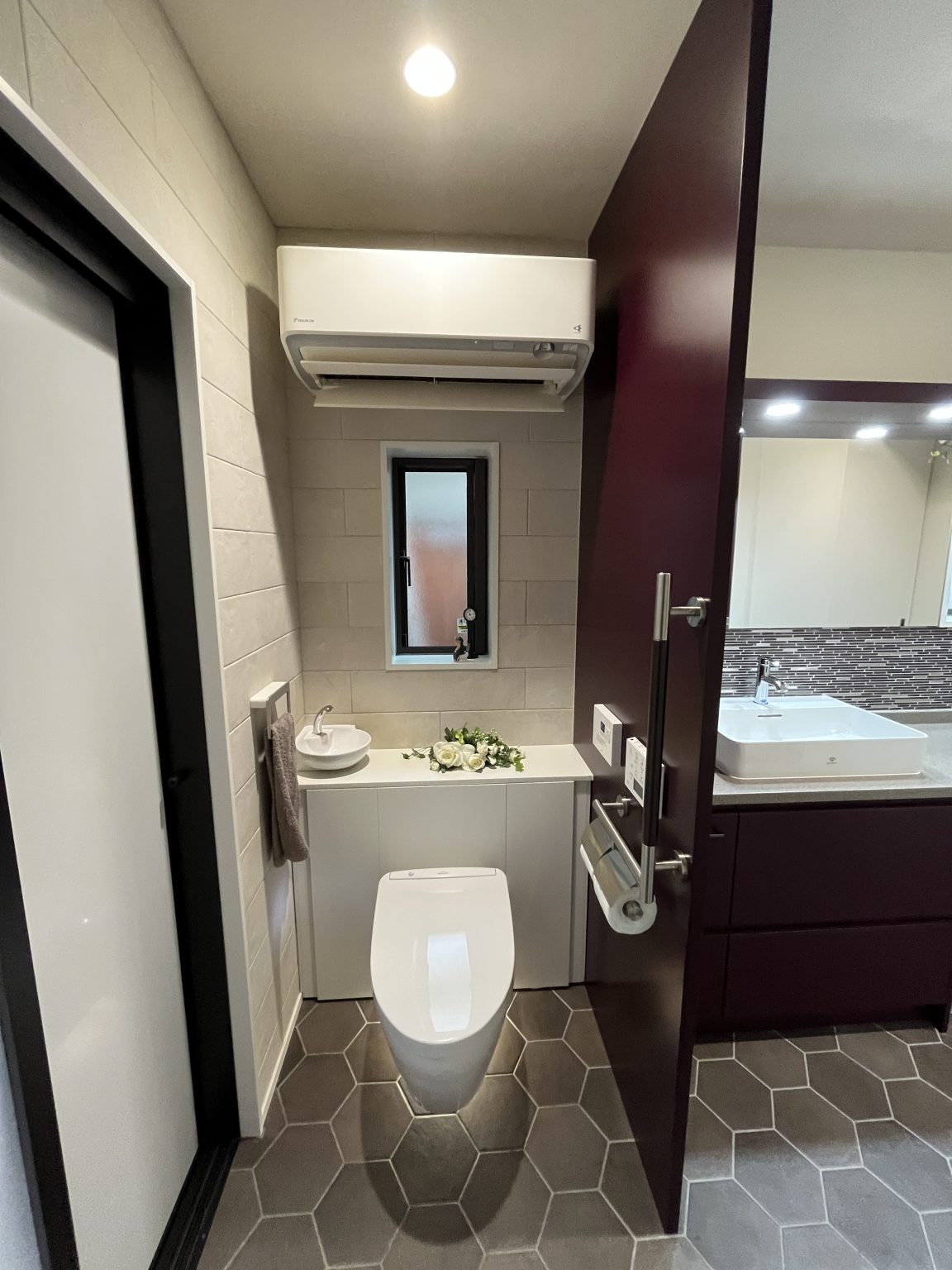 トイレと洗面台 – 現場と現場監督と職人さん