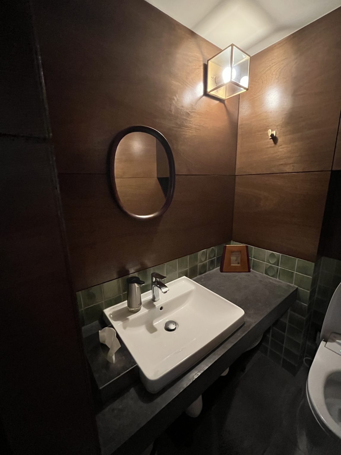 トイレと洗面台 – 現場と現場監督と職人さん